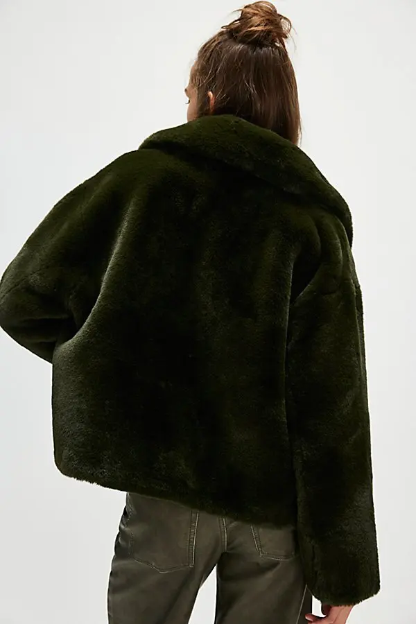 Jakke Traci Cropped Faux Fur Coat In Forest Green - 59% Off
